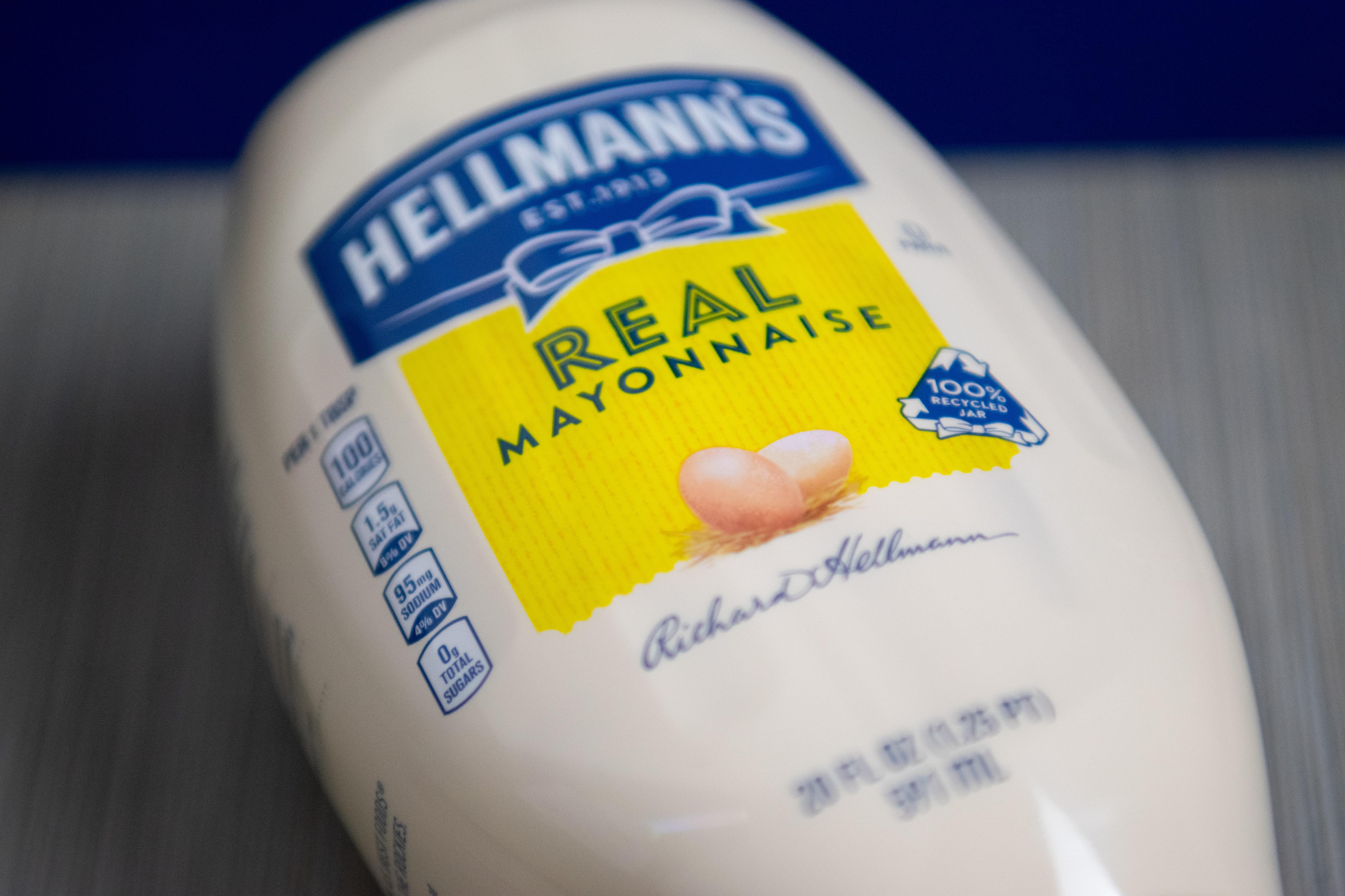 Arizona couple ties the knot in the mayonnaise aisle - Upworthy