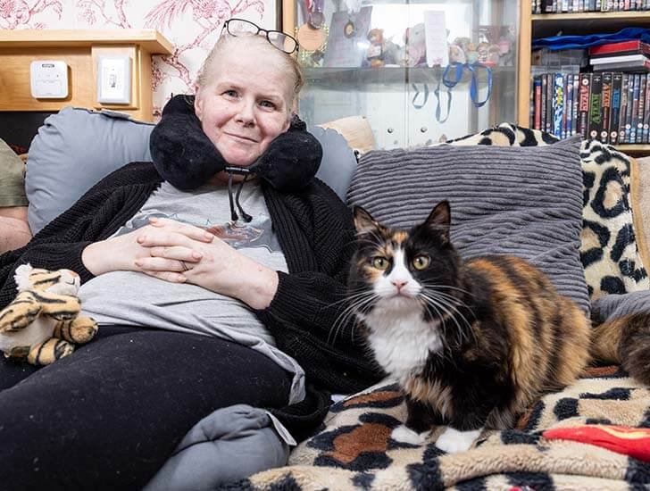 Willow the Cat honored as a Cat Awards finalist for saving her diabetic ...