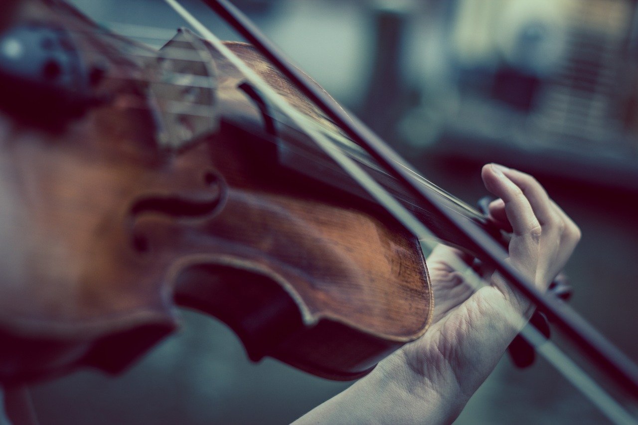 Stefan Jackiw breaks bow playing with Bournemouth Symphony Orchestra ...