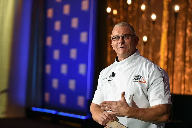 Robert Irvine's biggest restaurant red flag - Upworthy