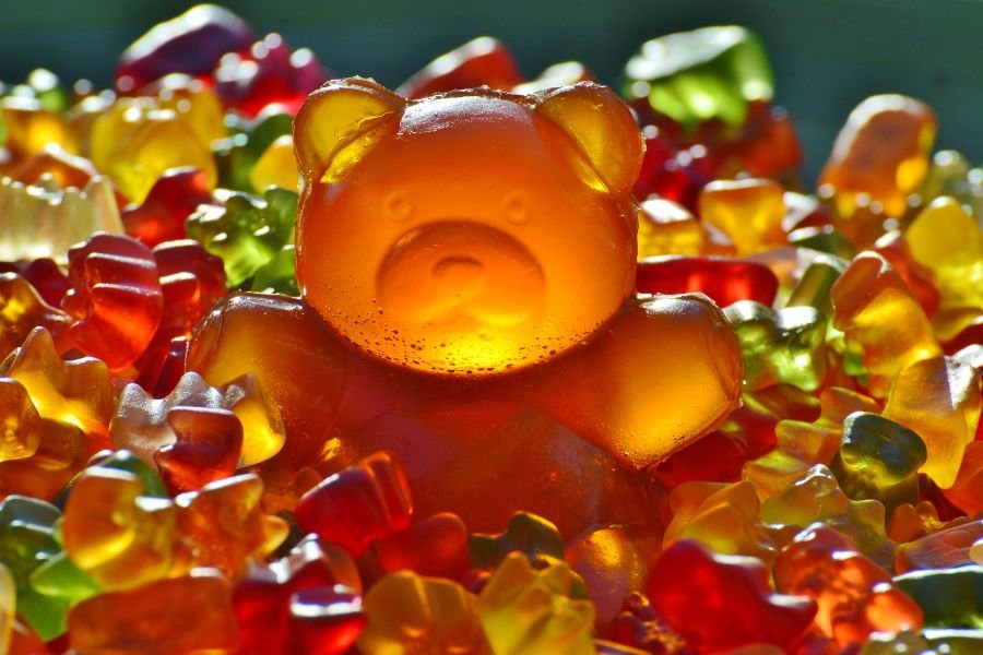 Man reads unhinged Haribo sugar-free gummy bear reviews - Upworthy