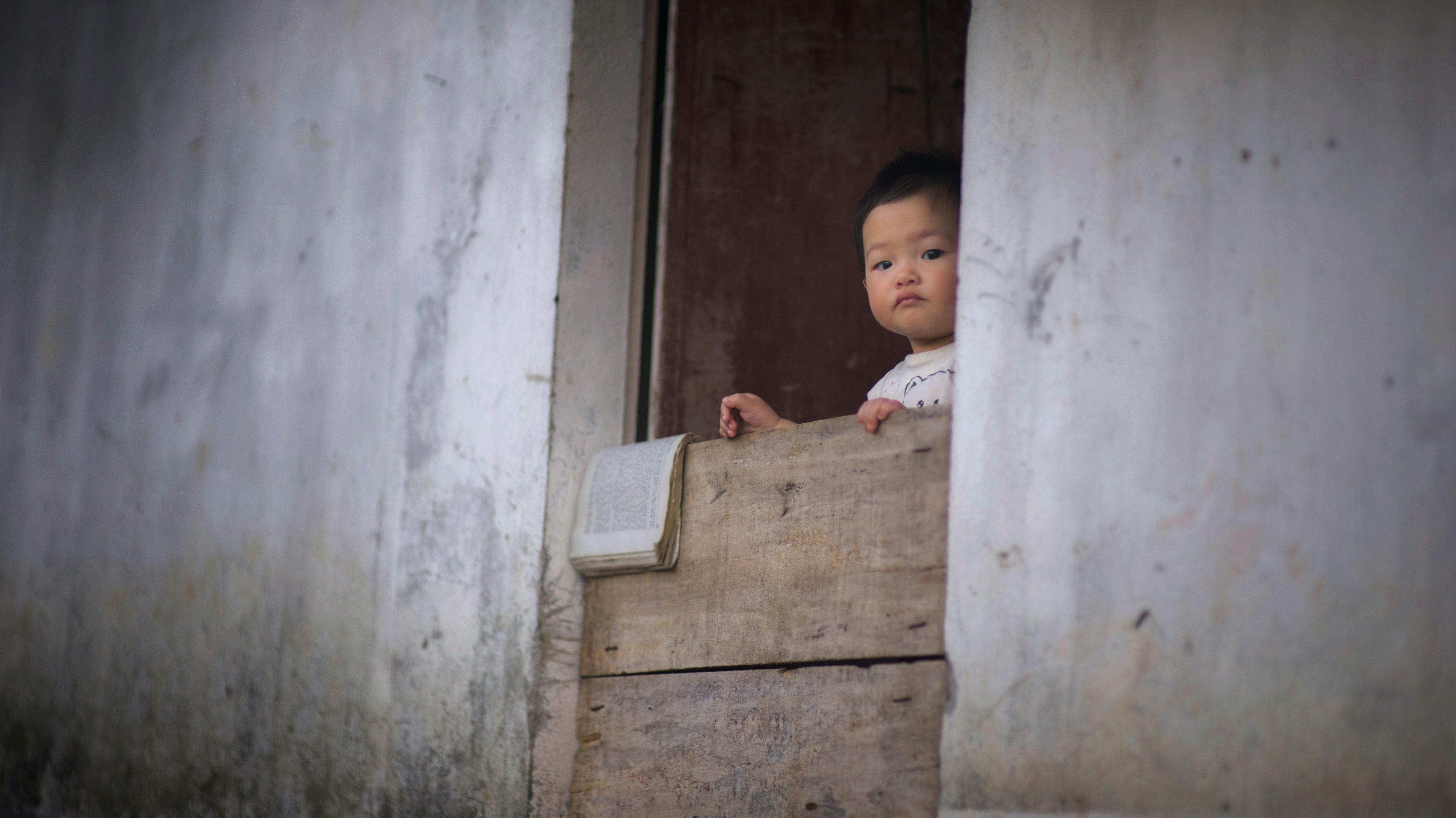 Video shows passerby catch toddler falling from building - Upworthy