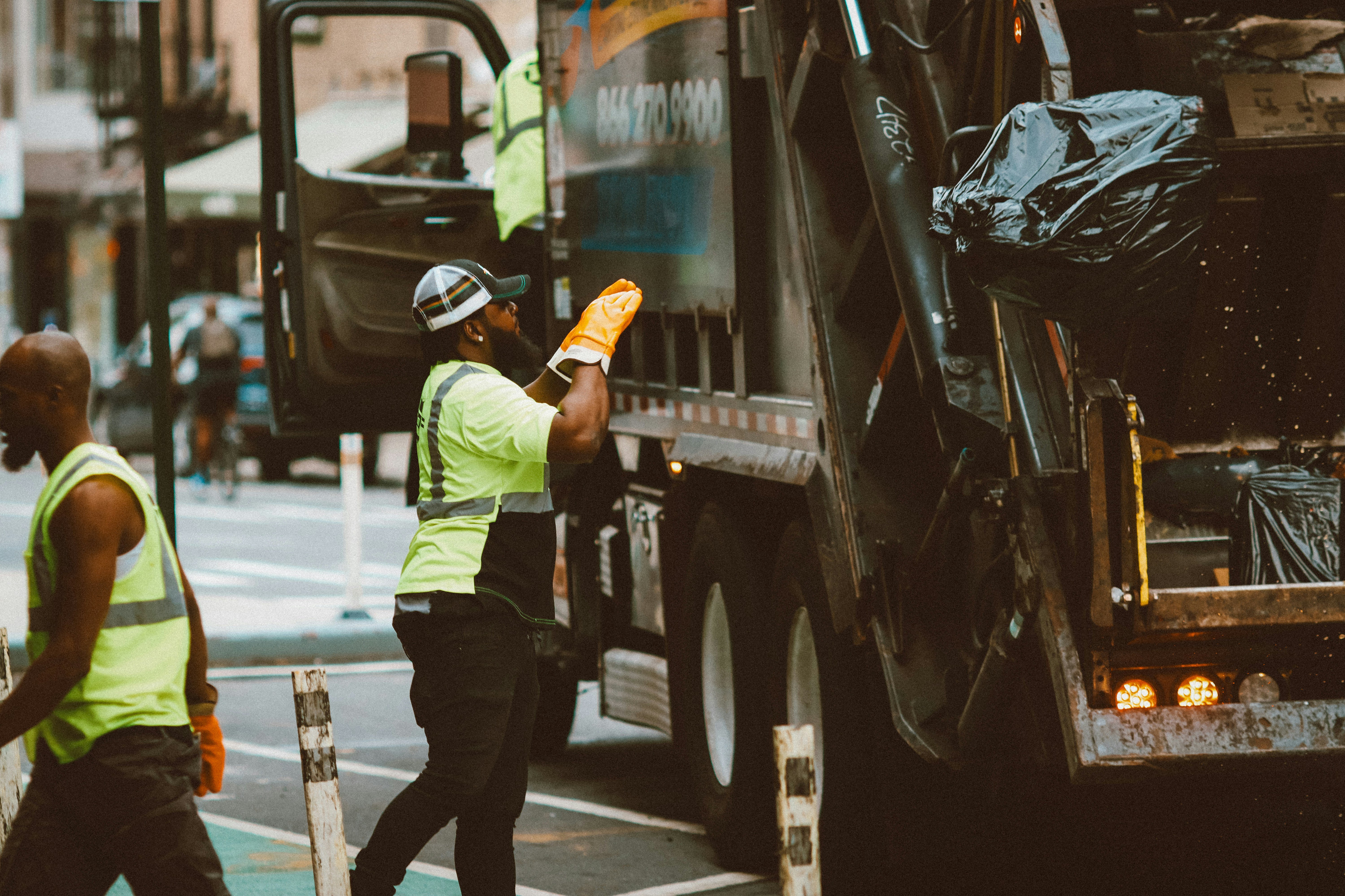 Garbage man shares exactly how much he makes and now everyone wants to ...