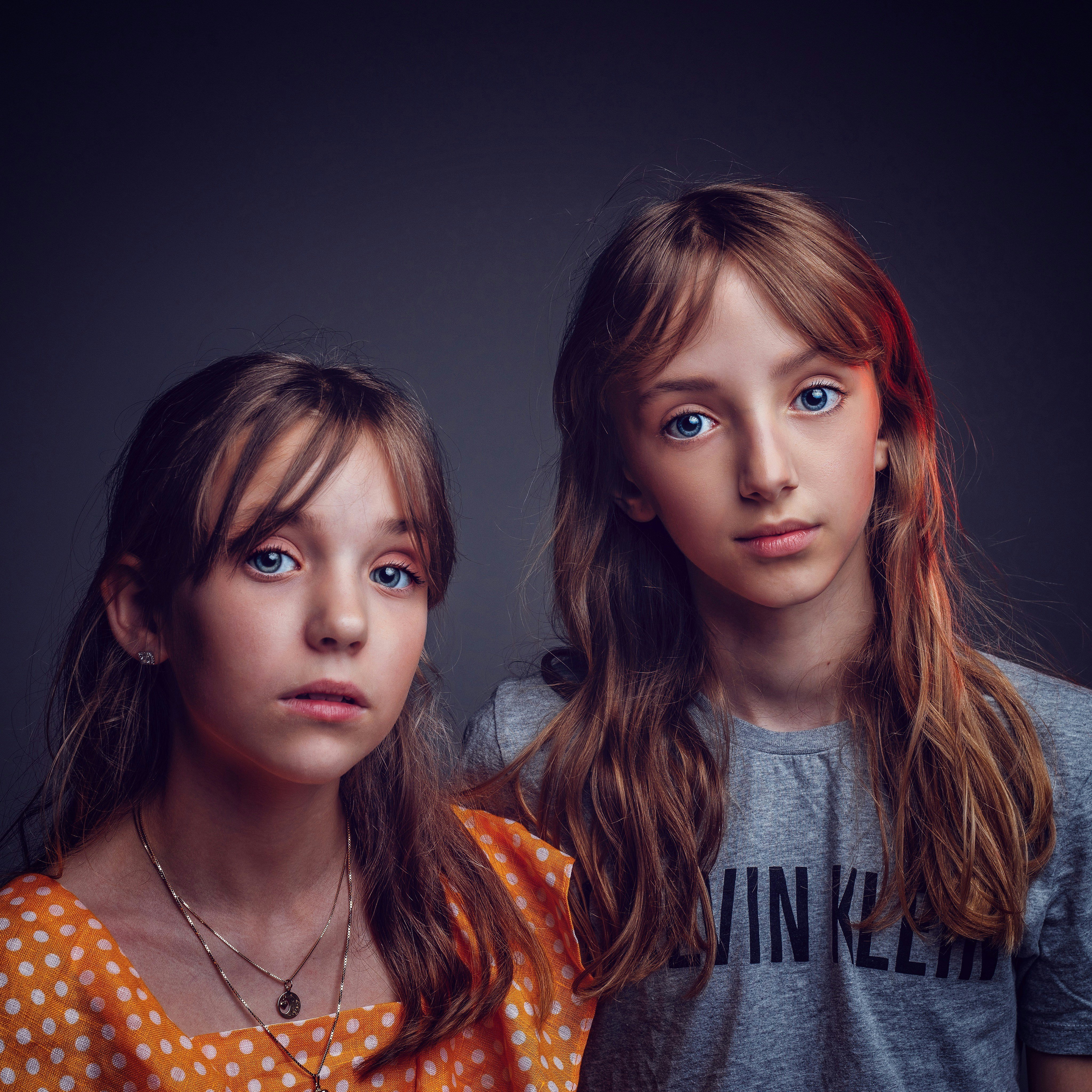 Photographer doesn't force young girls to smile in pictures - Upworthy
