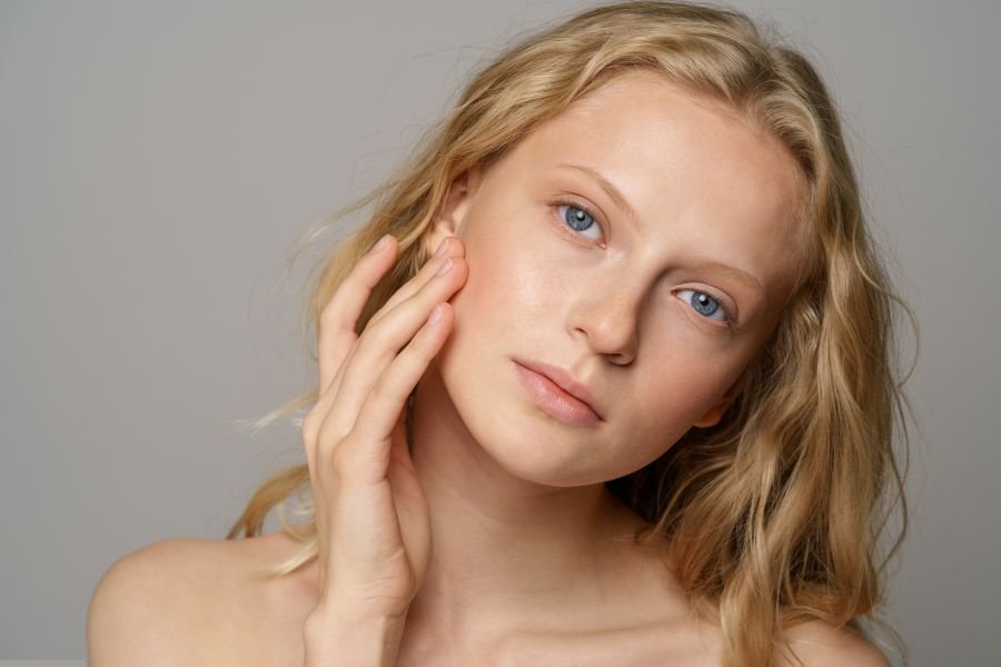 Influencer admits she's not 'naturally pretty' breaking down changes ...