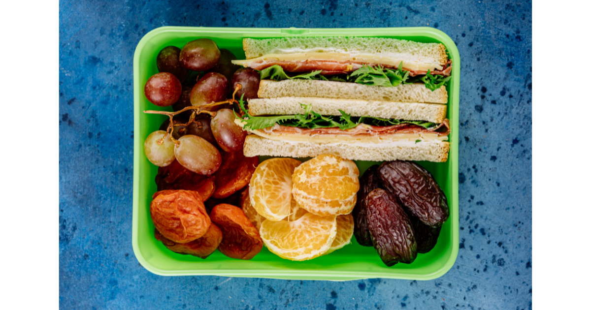 Mom leaves note in daughter's lunchbox after teacher divides her lunch ...