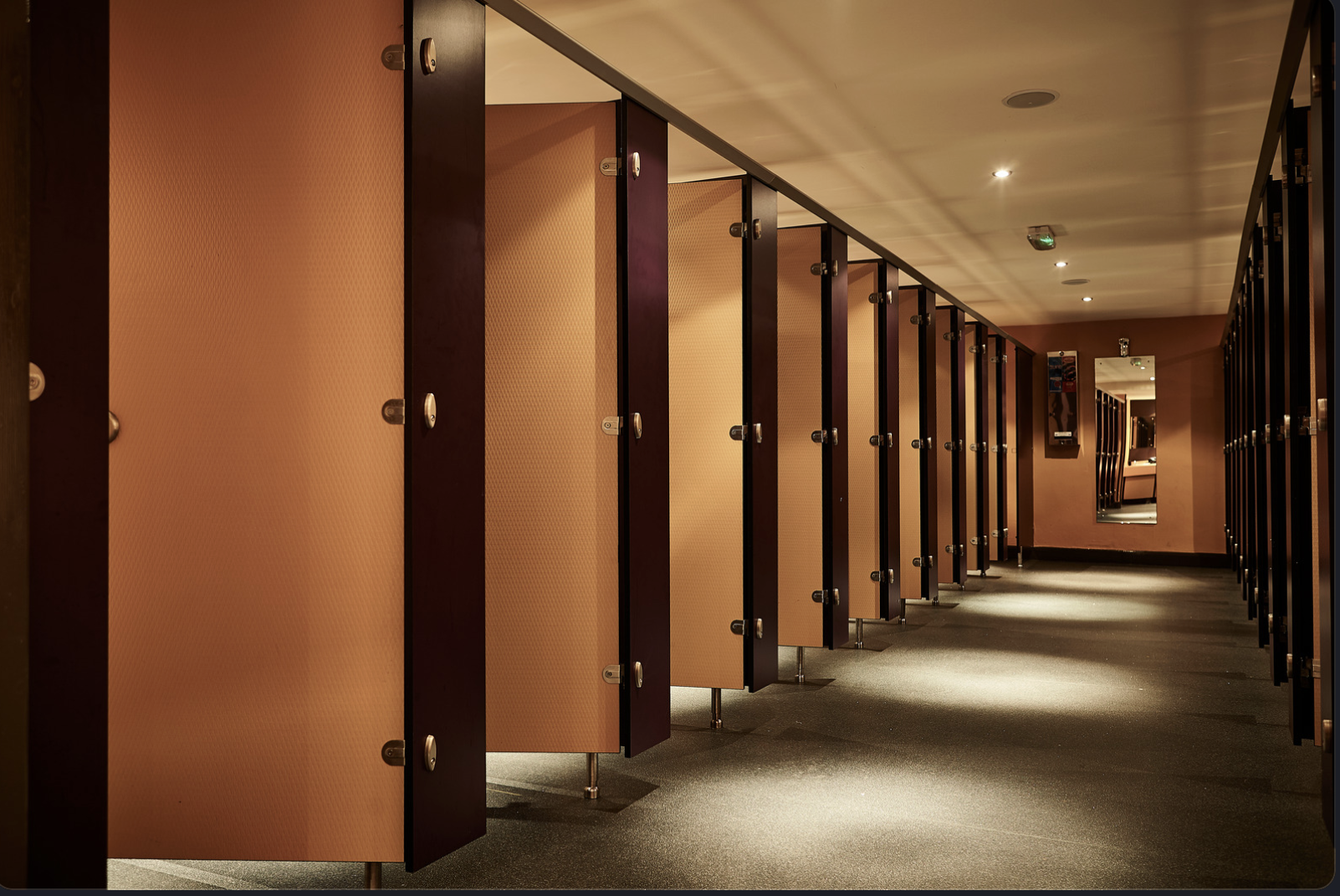 Woman screams at a mom for bringing 2-year-old 'man' into the restroom ...